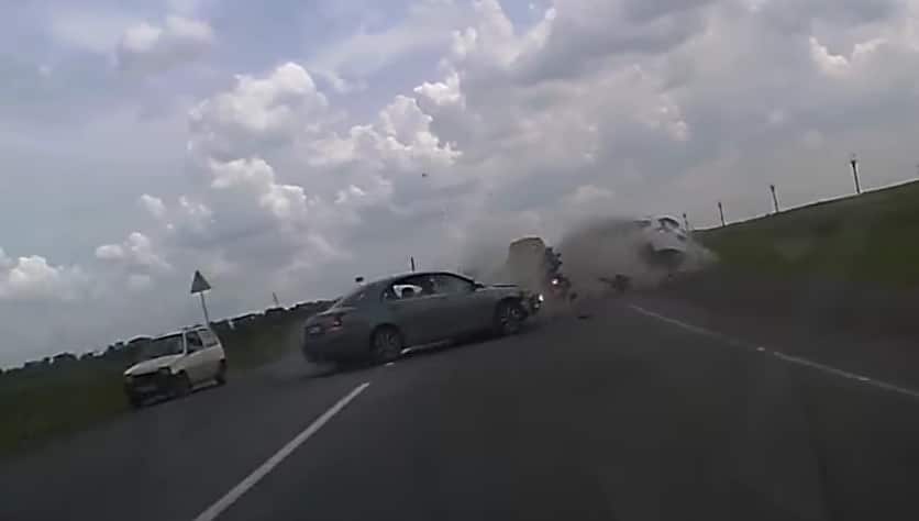 O krok od tragedii - wielkie szczęście kierowcy skutera | Jednoślad.pl