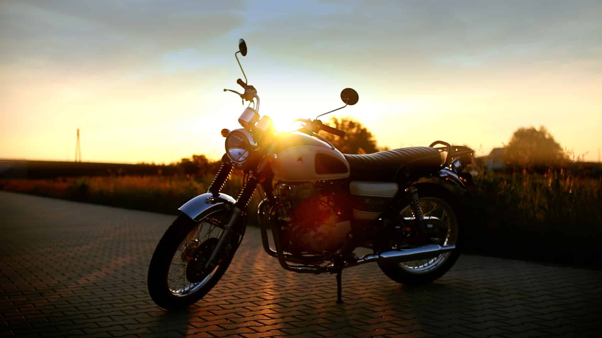 Test Romet Classic 400: Motocykl został przeniesiony w czasie z lat 50 ...