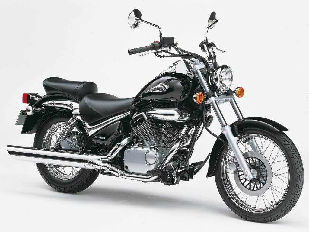 Suzuki Intruder 125: mały chopper z V2 i "dorosłym" wyglądem ...