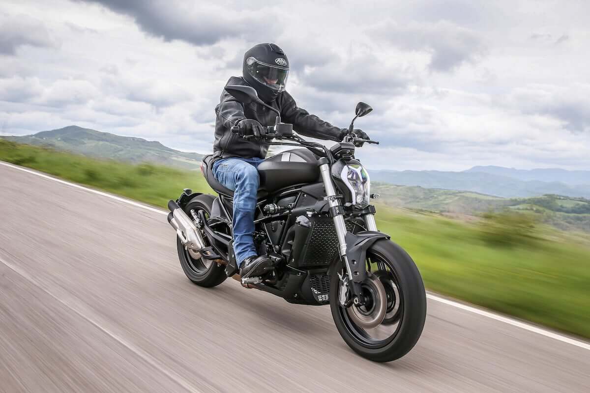 Benelli 502C. Diavel dla każdego i na prawko A2. Opinie, dane ...