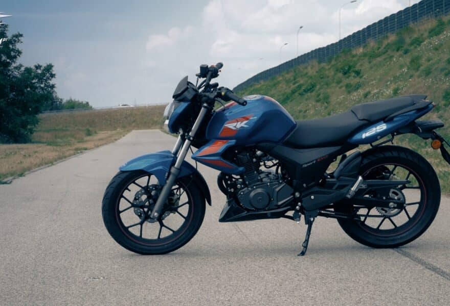 Keeway RKS 125 vs Keeway RKV 125: Bracia, ale nie bliźniacy | Jednoślad.pl