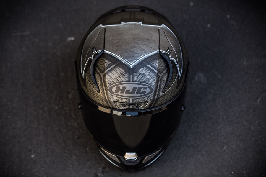 Kask Batmana: nowy HJC RPHA-11 Batman | Jednoślad.pl