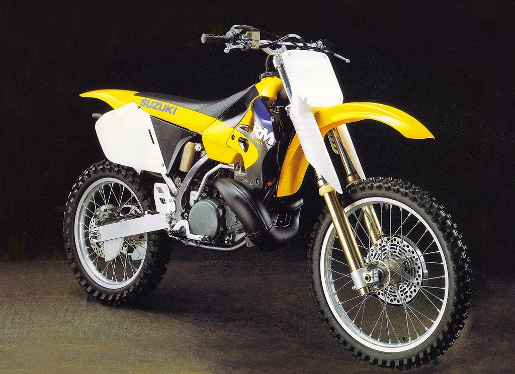 Suzuki RM 250. Potwór klasy lekkiej | Jednoślad.pl