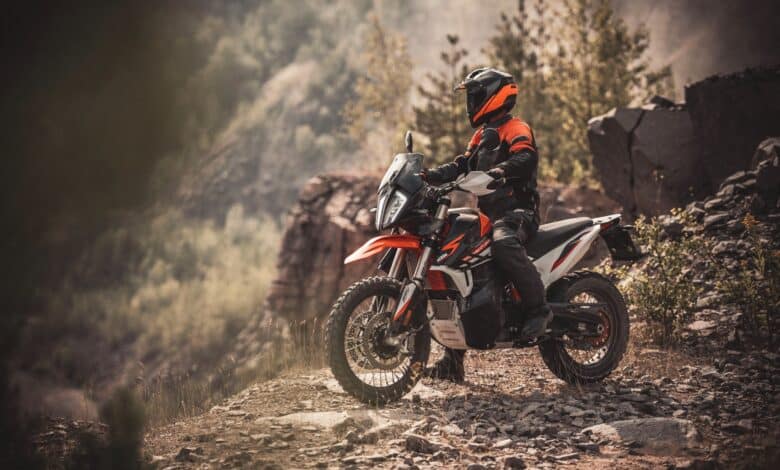 KTM 490 Adventure. Podróżniczy kozak na kategorię A2? To naprawdę się ...