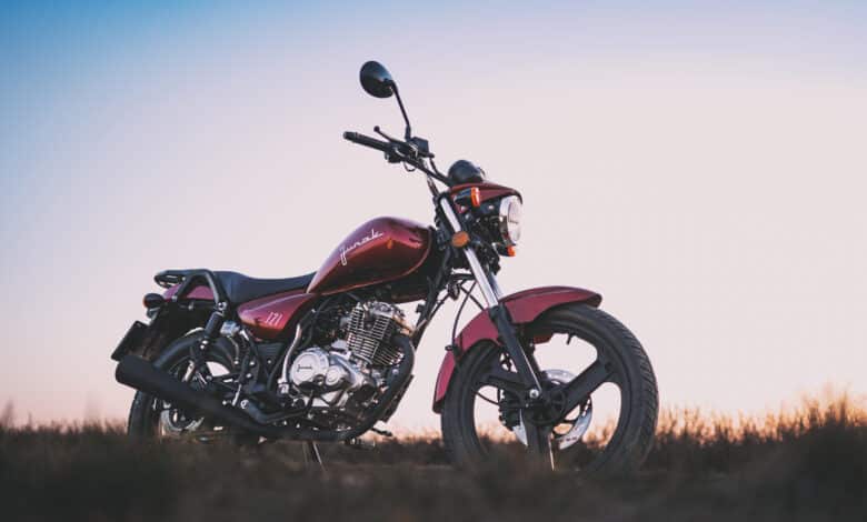 Junak 121. Ile warty jest jeden z najtańszych motocykli 125 marki Junak ...