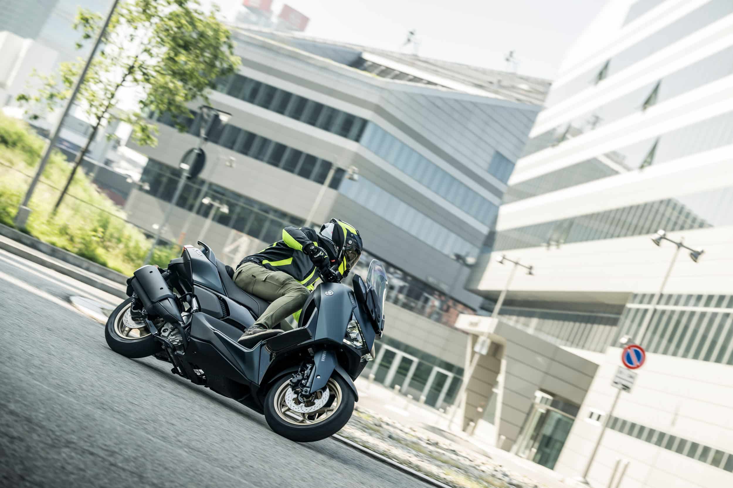 Yamaha XMAX 300 TechMAX 2023: Zabawa dzieje się sama - nie tylko w ...